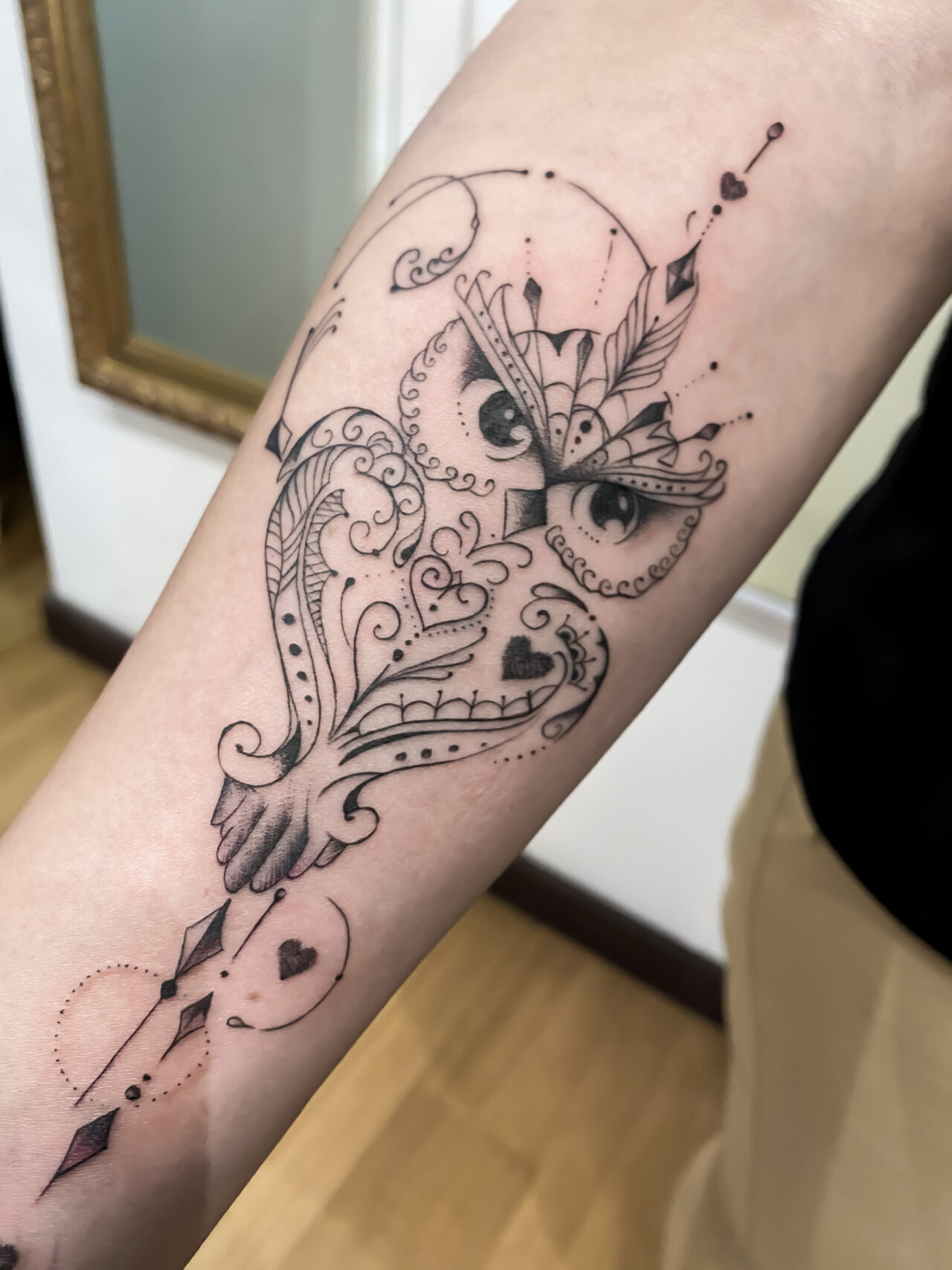 Tatuaje minimalista y línea fina - Circe Tattoo